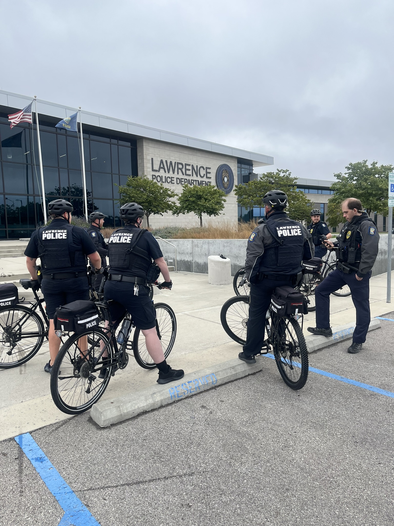 Lawrence police officers complete bike training program, learning how ...